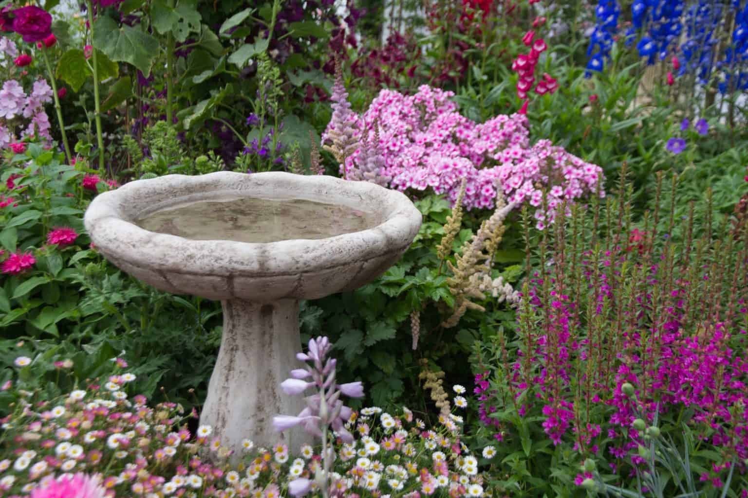 English Garden Style Flower Arrangements - What Makes them Special ...